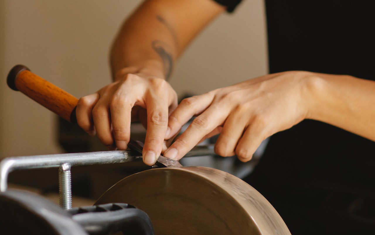 How to Use a Tool Grinder: Full Guide - Garage Tool Expert