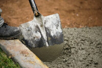How To Use a Shovel: A Comprehensive Guide - Garage Tool Expert