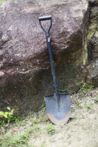 How To Use a Shovel: A Comprehensive Guide - Garage Tool Expert